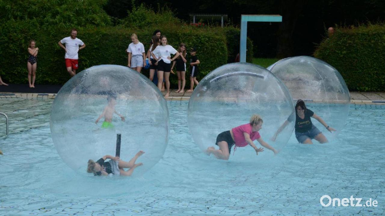 50 Jahre Freibad Pleystein: Jubiläumsfeier mit Bademodenschau | Onetz