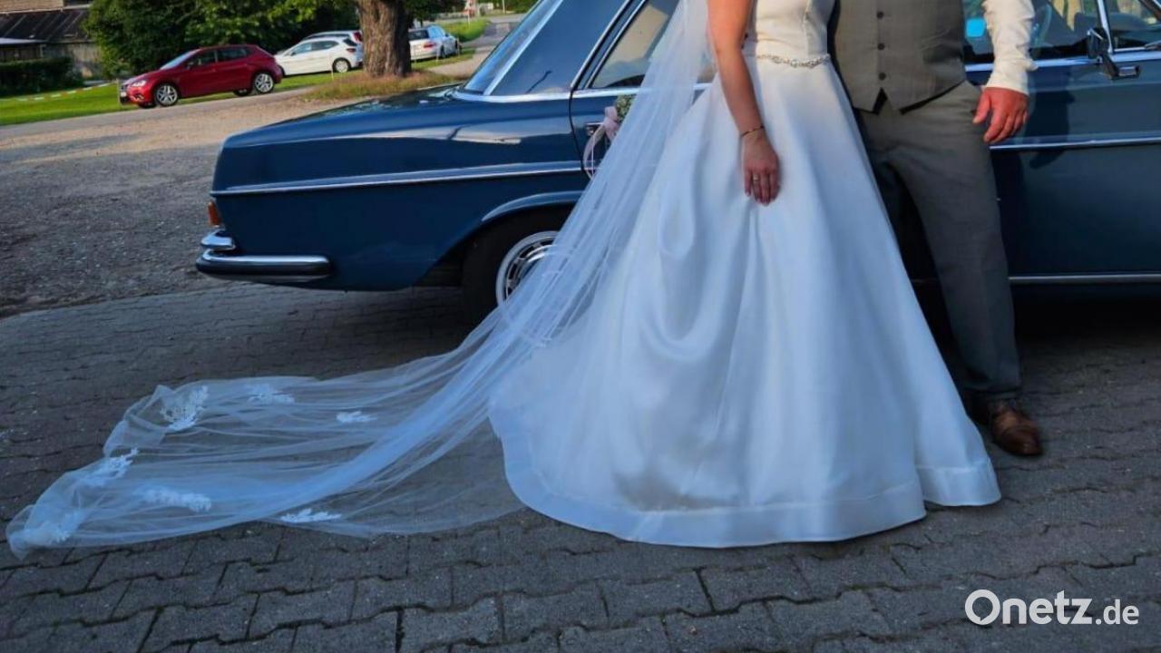 Regina Zahn und Matthias Hackl fahren im Oldtimer am Ammerthaler ...