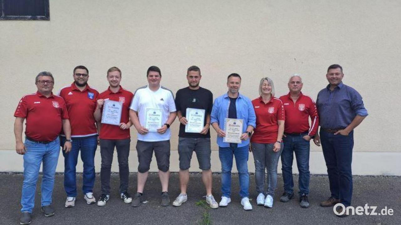 FC Bayern Fanclub Pleystein ehrt Mitglieder | Onetz