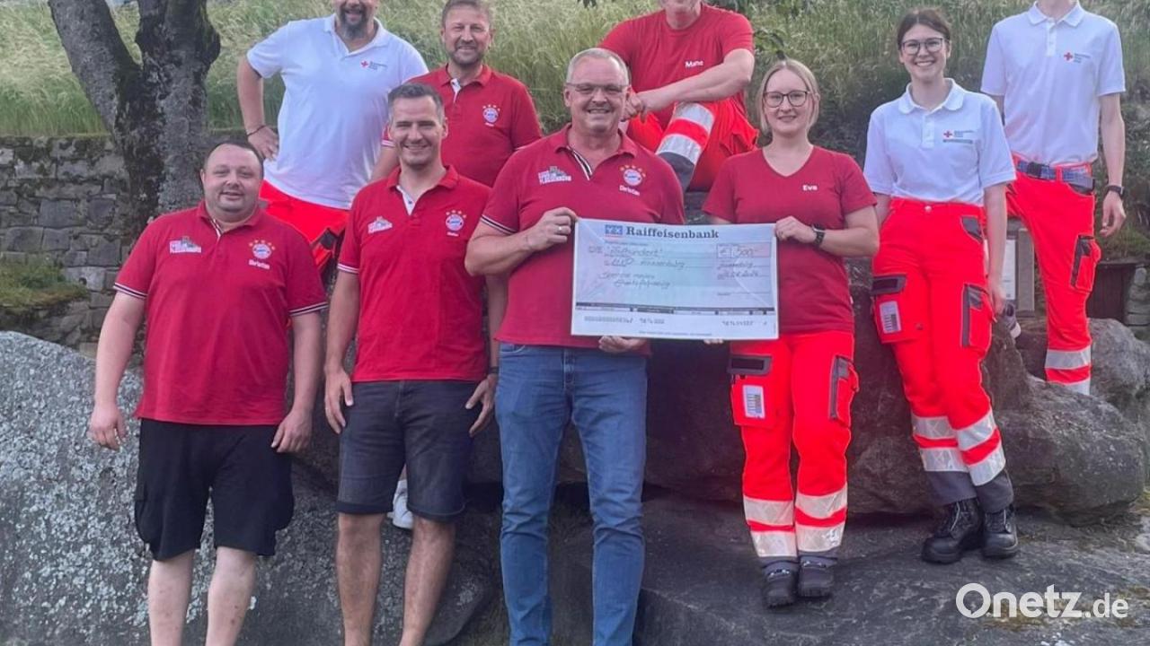 Flossenbürger Bayernfans helfen Helfern vor Ort | Onetz