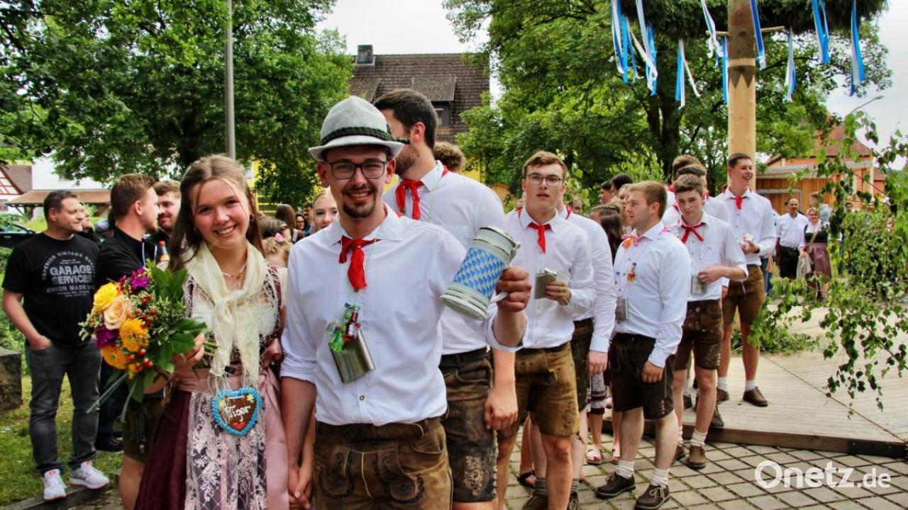 Seit 40 Jahren feiert Kirchenreinbach wieder Kirwa nach altem Brauch ...