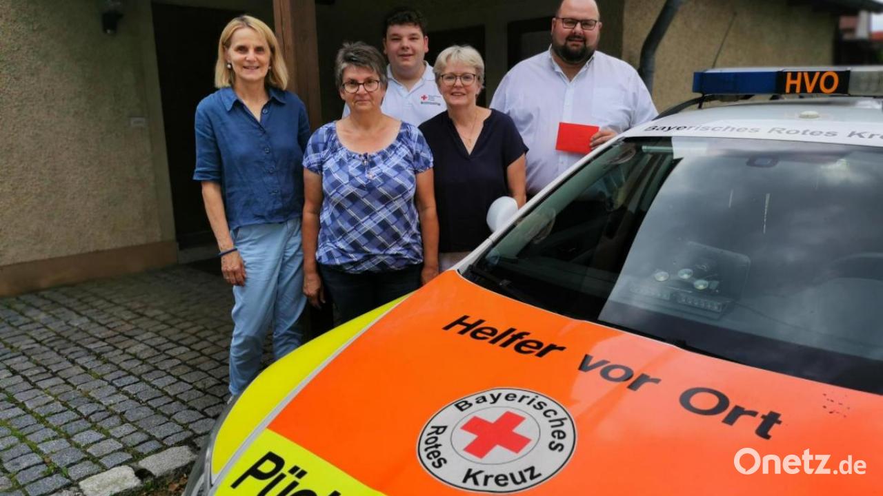 Dorfkaffee-Team Püchersreuth spendet 300 Euro an Helfer vor Ort | Onetz