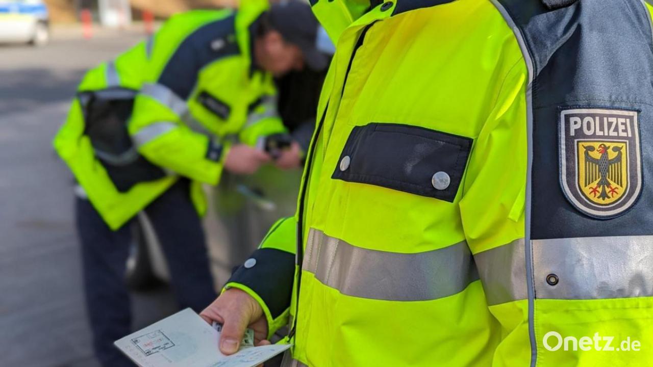 Bundespolizei Waidhaus: Reise mit gefälschtem Dokument endet für 54 ...