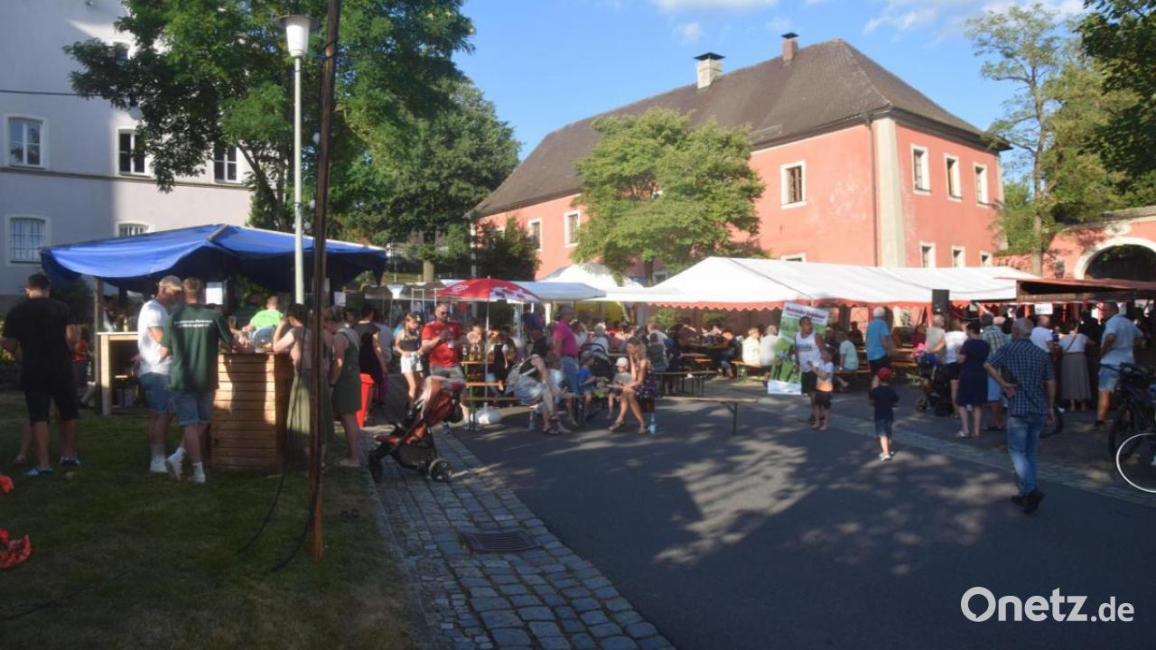Püchersreuther feiern Dorffest mit kulinarischen Köstlichkeiten und guter Stimmung | Onetz
