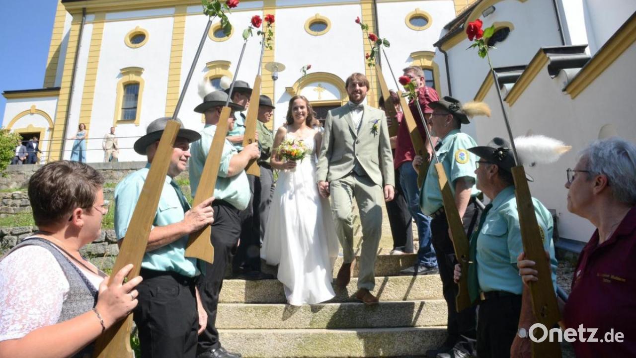 David und Luisa Piehler geben sich in Pleystein das Jawort | Onetz