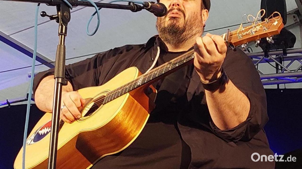 Mathias Kellner mit starkem Auftritt auf der Schwandorfer Zeltbühne | Onetz