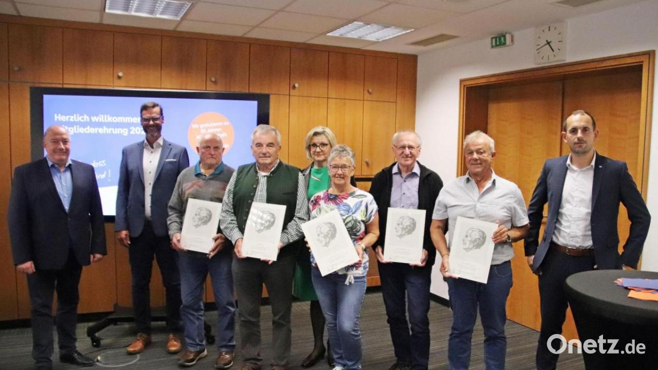 Seit 50 Jahren der Raiffeisenbank Auerbach-Freihung treu | Onetz