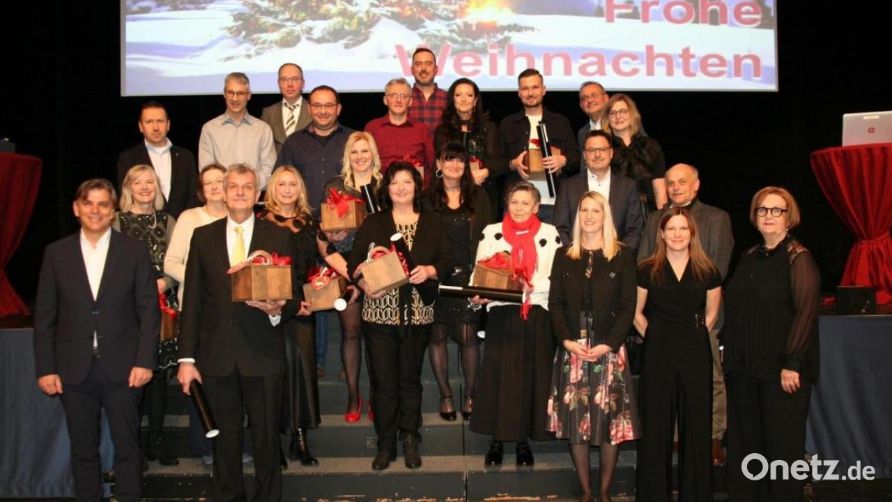 Constantia Pirk ehrt 35 langjährige Mitarbeiter bei Weihnachtsfeier | Onetz
