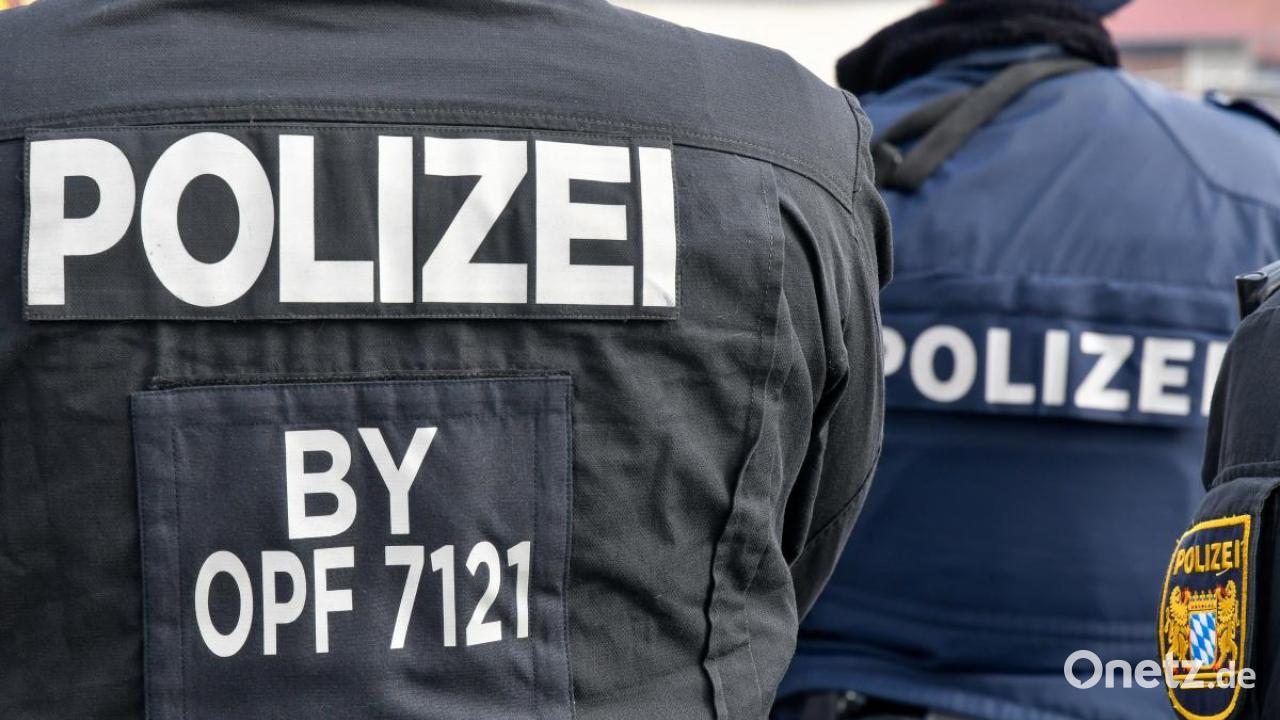 Auto auf Parkplatz in Marktredwitz angefahren | Onetz