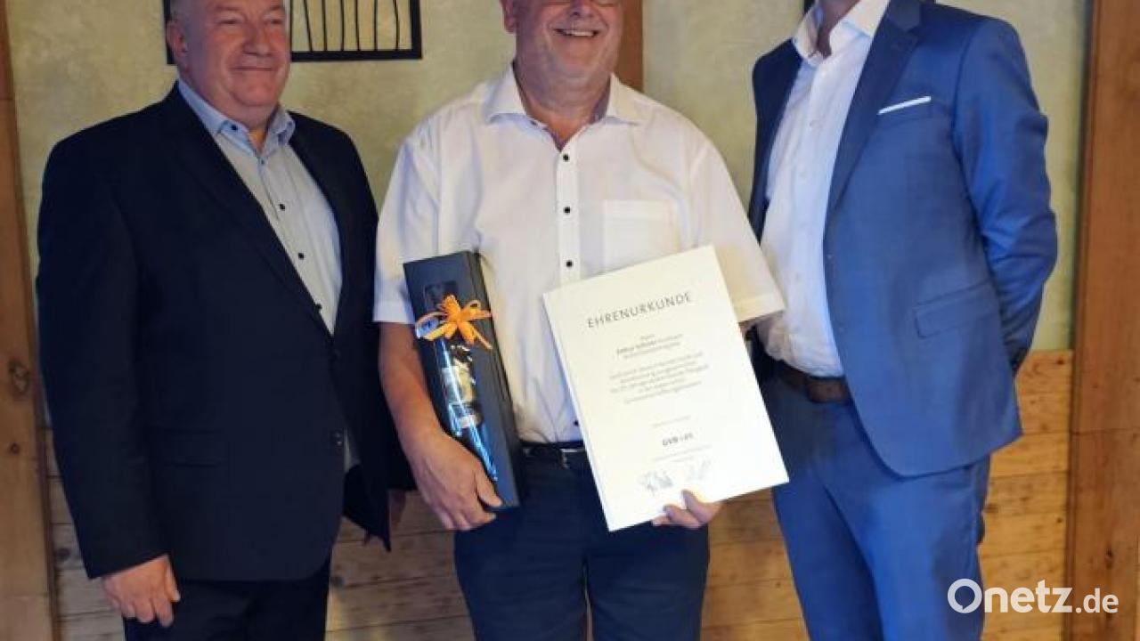Raiffeisenbank Auerbach-Freihung ehrt langjähriges ...