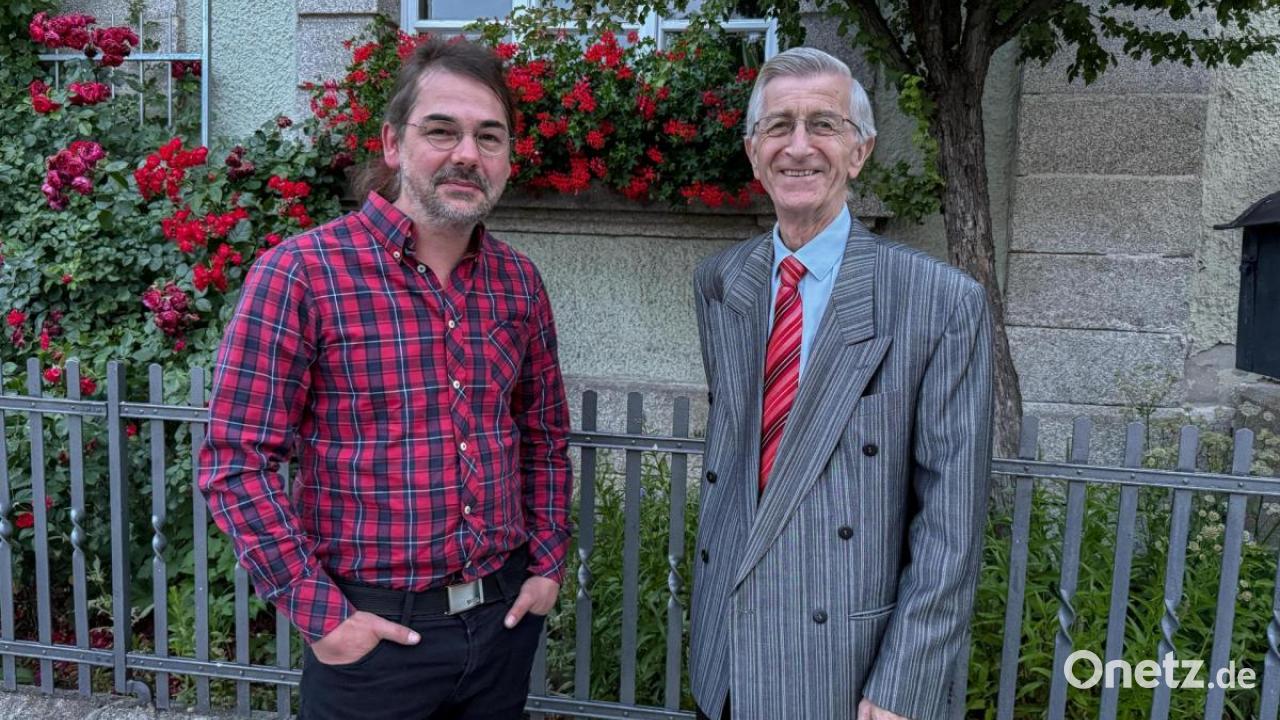 Wechsel im Stadtarchiv Bärnau: Josef Rösch übergibt an Markus Frank | Onetz