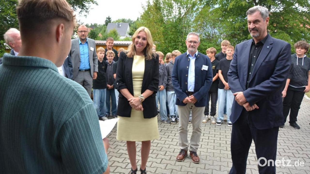 Waldsassener Realschüler beeindrucken Söder und Stolz mit Tschechischkenntnissen | Onetz