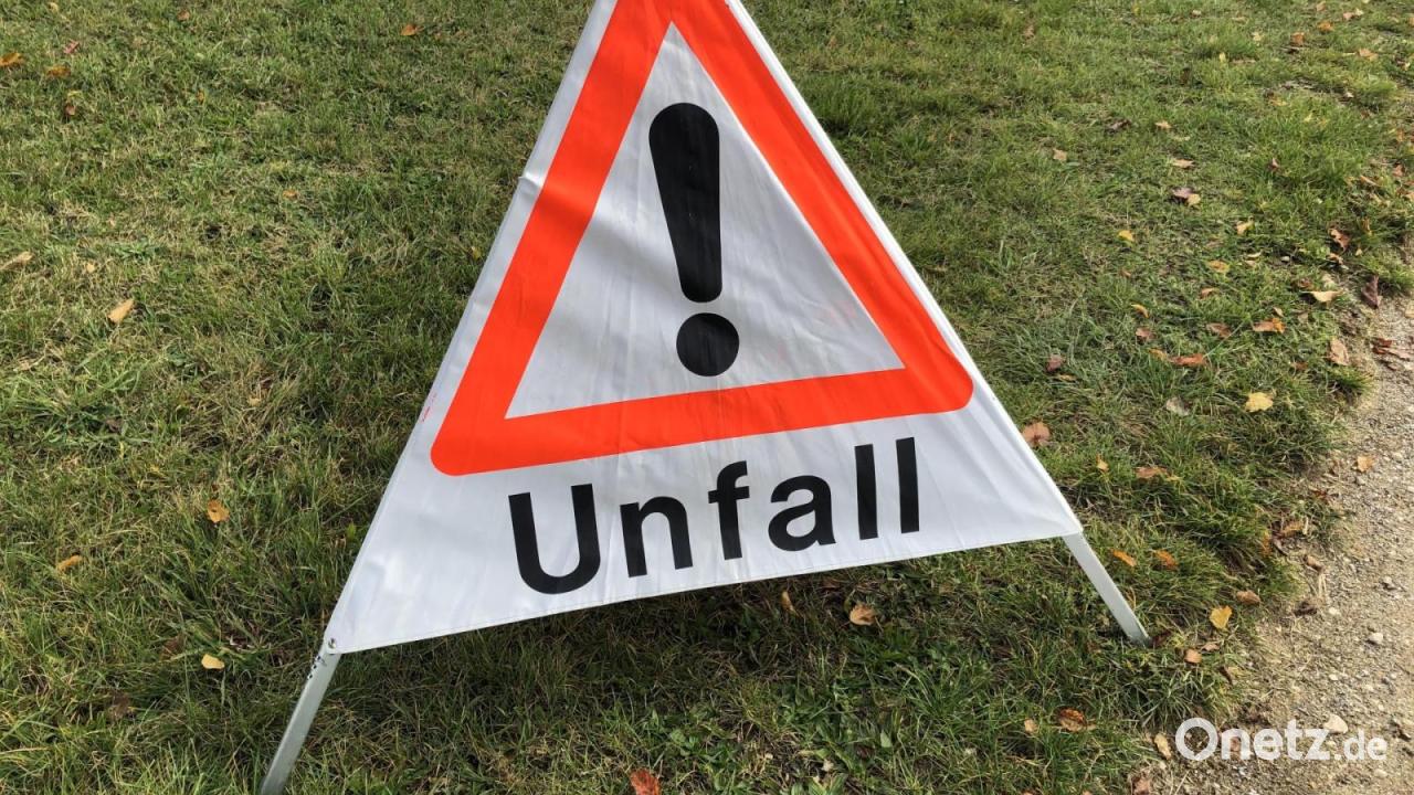 Unfall beim Abbiegen auf B 303 | Onetz