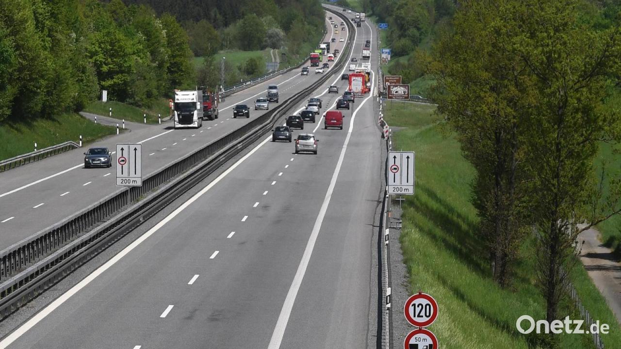 Auf Nebeneinanderliegenden Fahrstreifen