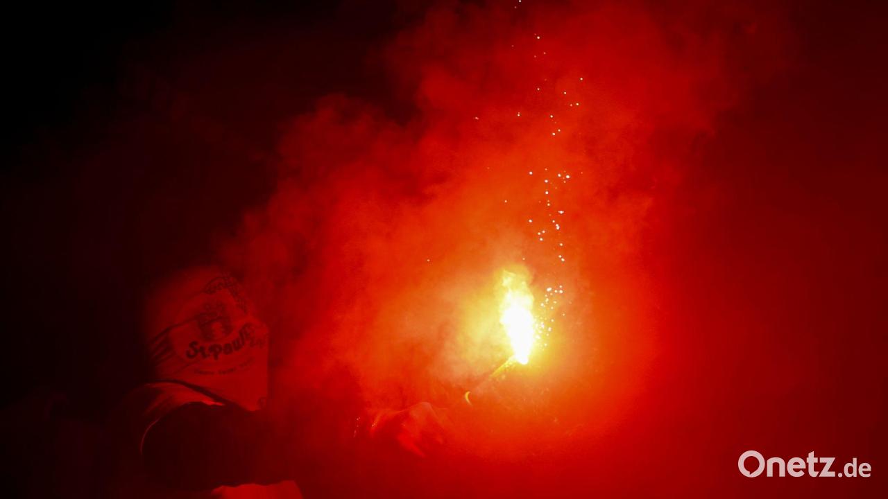 Pyro beim Derby: Hohe Strafen für HSV und St. Pauli | Onetz