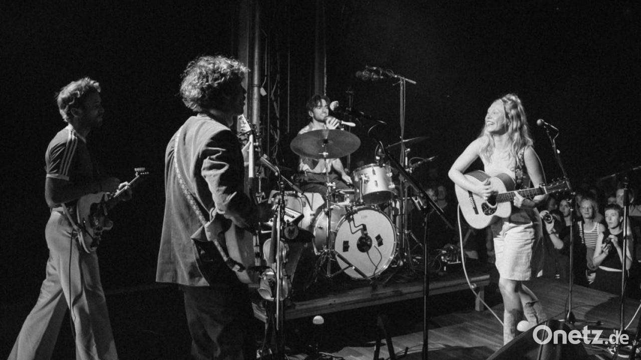 CATT & Band bringen Indie-Spirit in den Innenhof der Regionalbibliothek ...