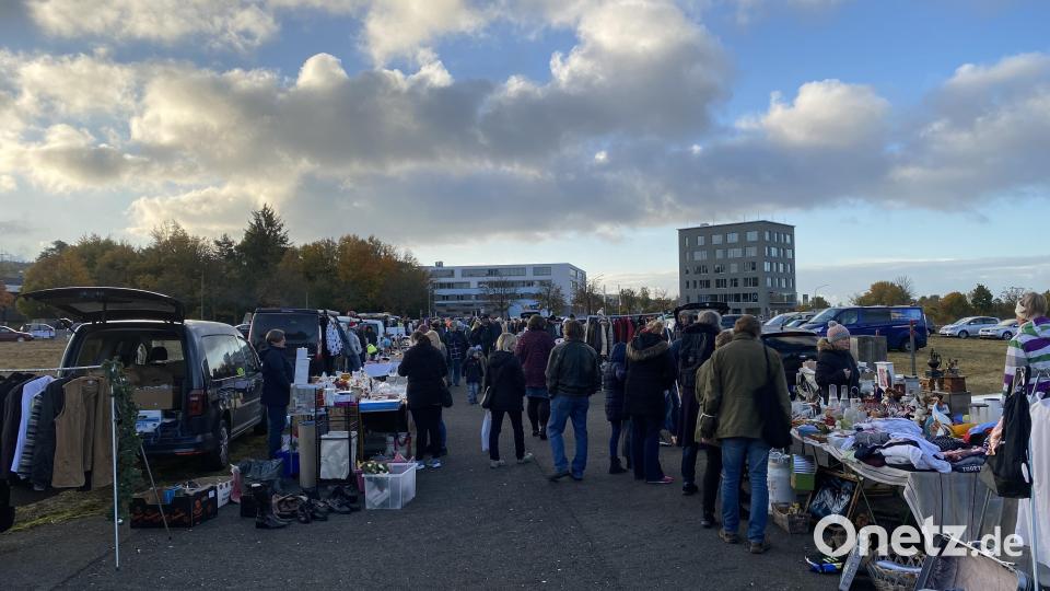 Flohmarkt auf dem "alten Festplatz": So lief der erste Trödeltag mit ...