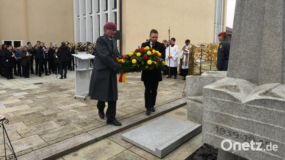 Volkstrauertag: Schirmitzer Bürgermeister mahnt ein Innehalten an | Onetz