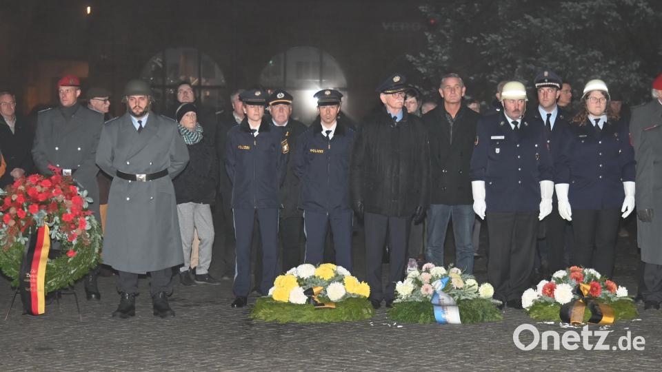 Volkstrauertag in Amberg im Zeichen des Ukraine-Kriegs | Onetz