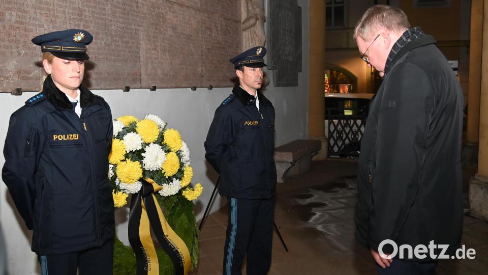 Volkstrauertag in Amberg im Zeichen des Ukraine-Kriegs | Onetz