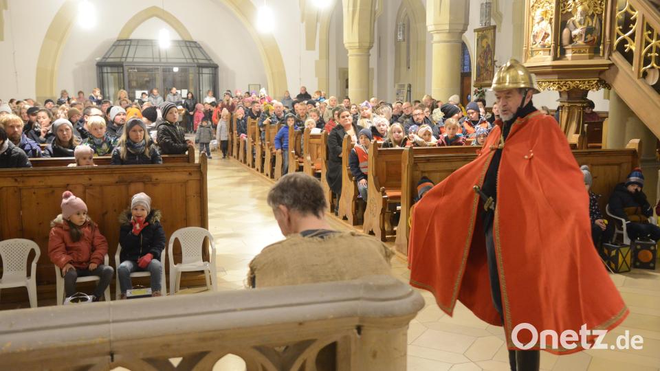 Teilen wie St. Martin: Laternenzug in Pleystein | Onetz