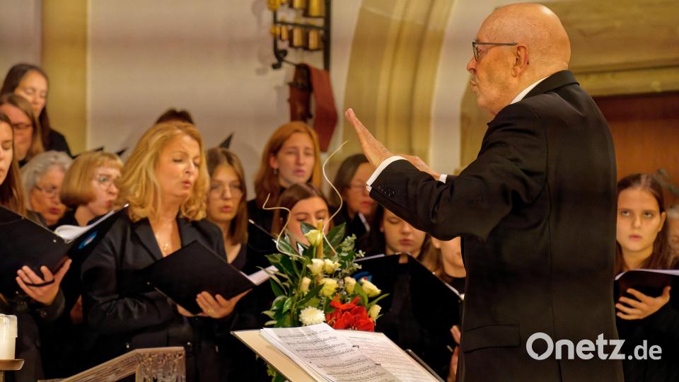 Applaus für das Lebenswerk von Chorleiter Karl Heinz Malzer | Onetz
