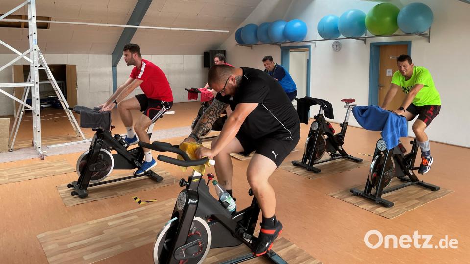 Rot-Weiss Hirschau auf Tour: Ein Bus, sieben Kegler, der Trainer und ...