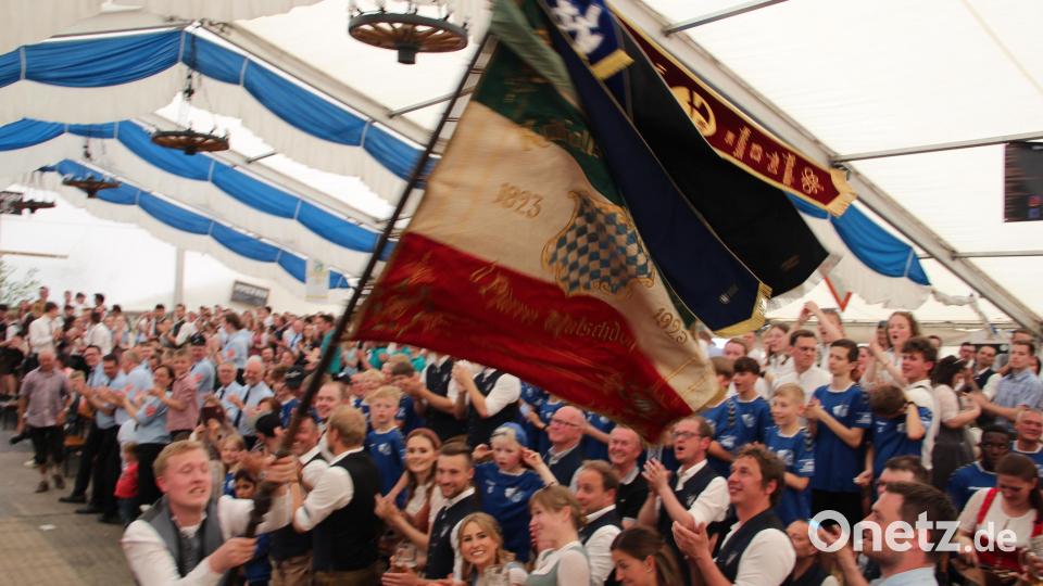 100 Jahre KLJB Freudenberg-Wutschdorf: Bunter Festzug, brodelndes Zelt | Onetz