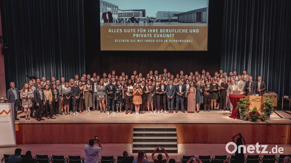 OTH Weiden verabschiedet Absolventen der Business School | Onetz