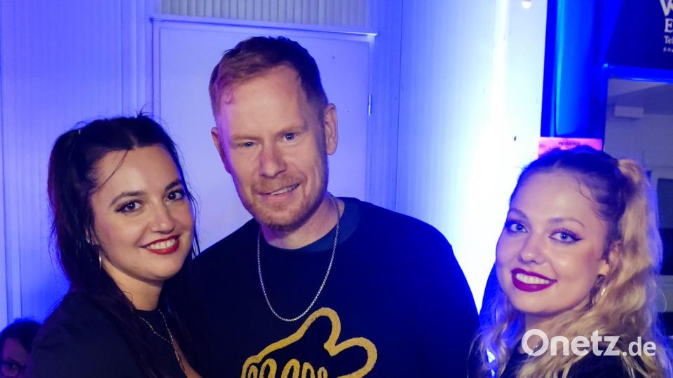 Zwei Schwestern aus Tirschenreuth mit Peter Fox auf der Bühne | Onetz
