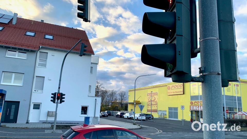 Neue Fußgängerampel bei "Poco" in Weiden | Onetz