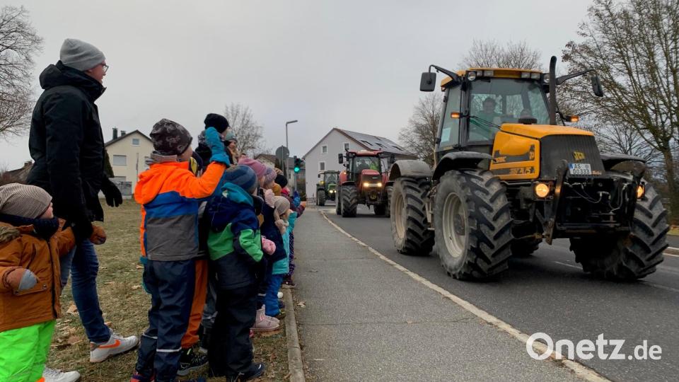 Landwirte fahren durch Amberg und Kümmersbruck für Kinder und Senioren ...