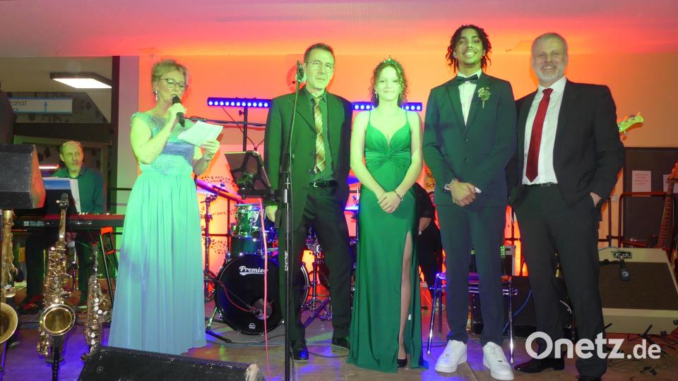 Wirtschafts- und Förderschüler genießen elegante Ballnacht in ...