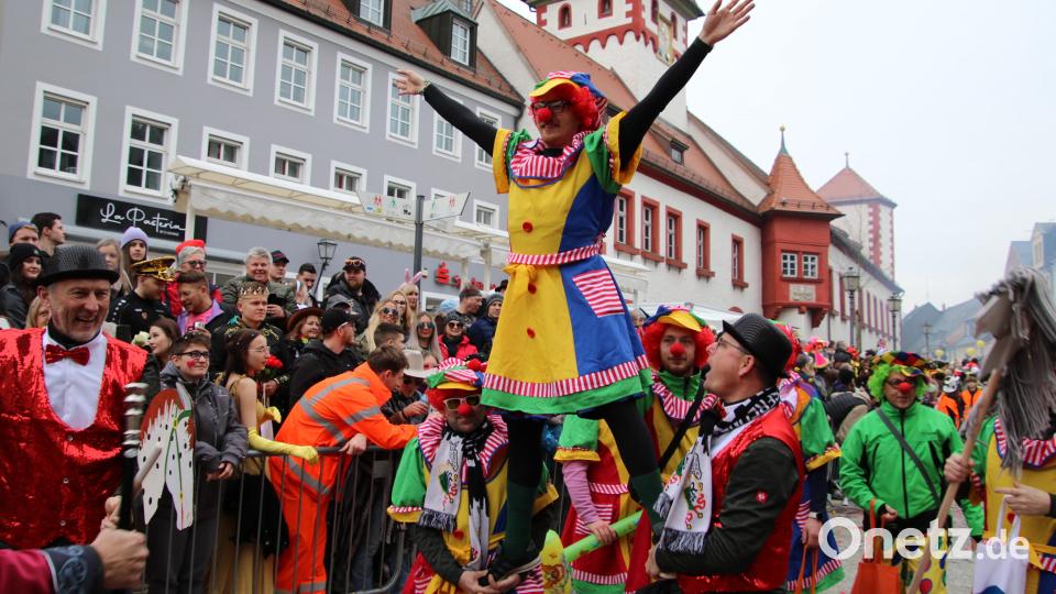 Partystimmung pur beim "Rawetzer Narrenzug" in Marktredwitz | Onetz