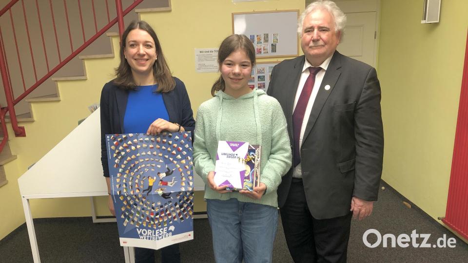 Zwölf Sechstklässler lesen in der Stadtbücherei Tirschenreuth um die ...