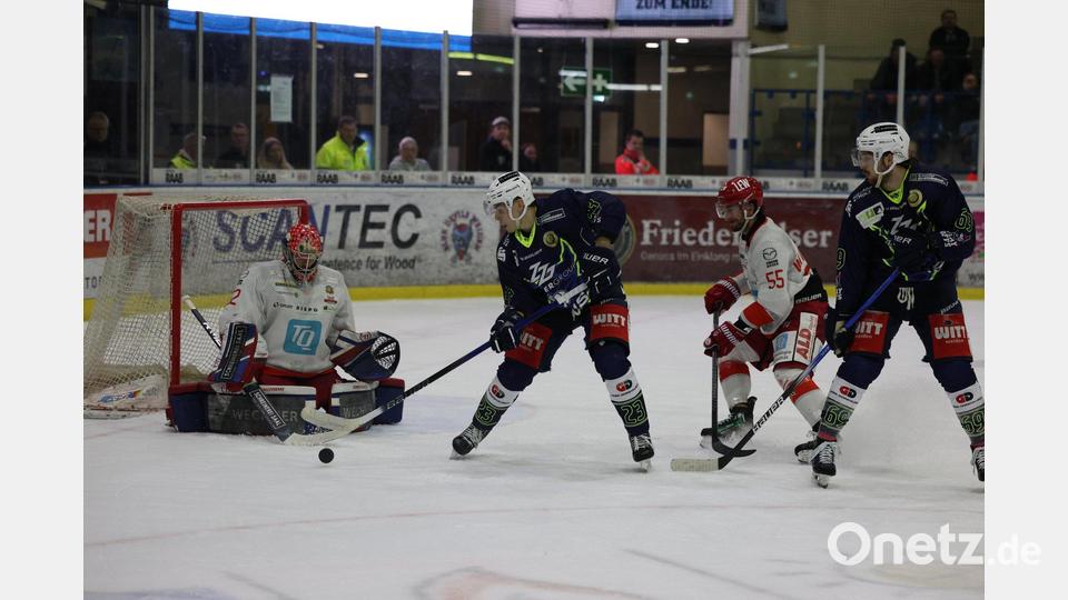 Blue Devils verstehen keinen Spaß: Markus Eberhardt und seine Fausteinlage gegen Peiting | Onetz