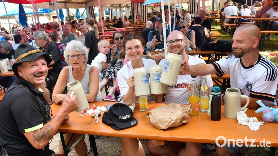 Bergfest in Amberg mit Bier, Bratwürsten und Füll-Krug-Beauftragten | Onetz