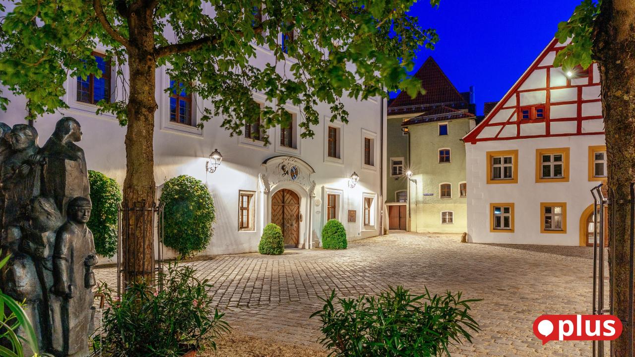 Vom Dönerladen bis zur Heiligenfigur: Manfred Wilhelm bringt Fotobuch über Amberg heraus | Onetz