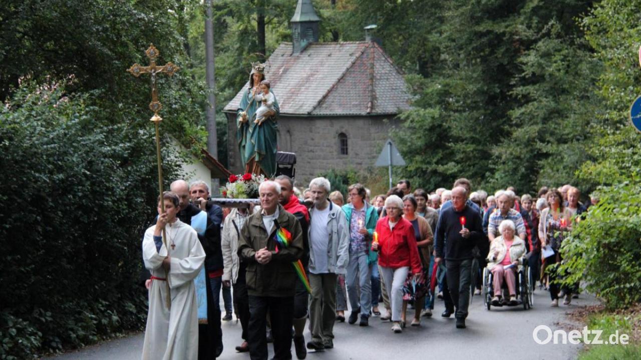 Lichterprozession durch den Felixwald | Onetz