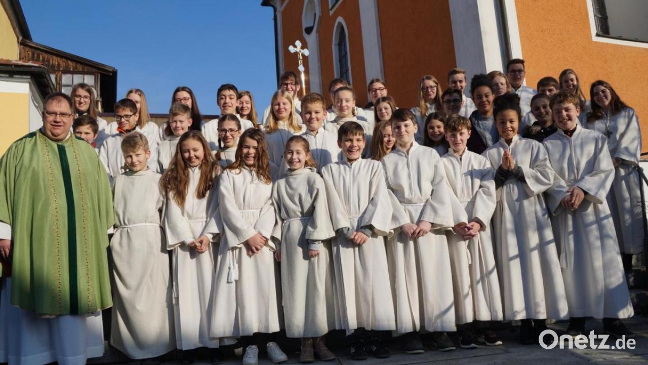 Neue Ministranten sind bereit für den Dienst am Altar | Onetz