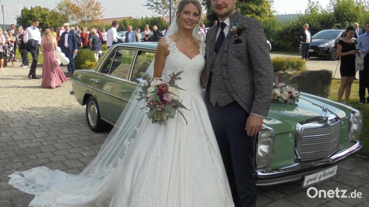 Verena und Johannes Kick fahren im Oldtimer ins Eheglück | Onetz