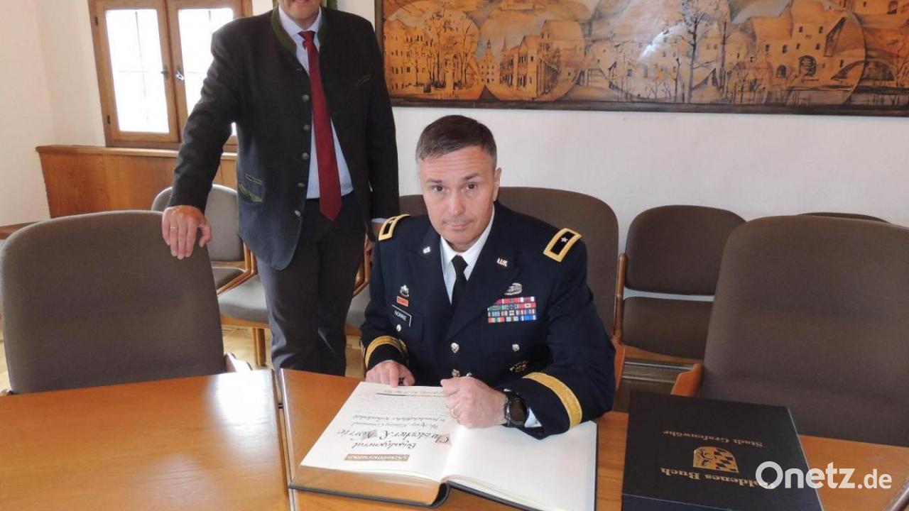 General Norrie beim Abschiedsbesuch in Grafenwöhr | Onetz