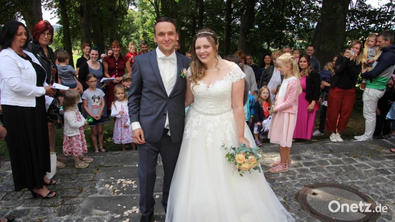 Julia und Andreas Pfeil trauen sich in der Steinbergkirche Bärnau | Onetz