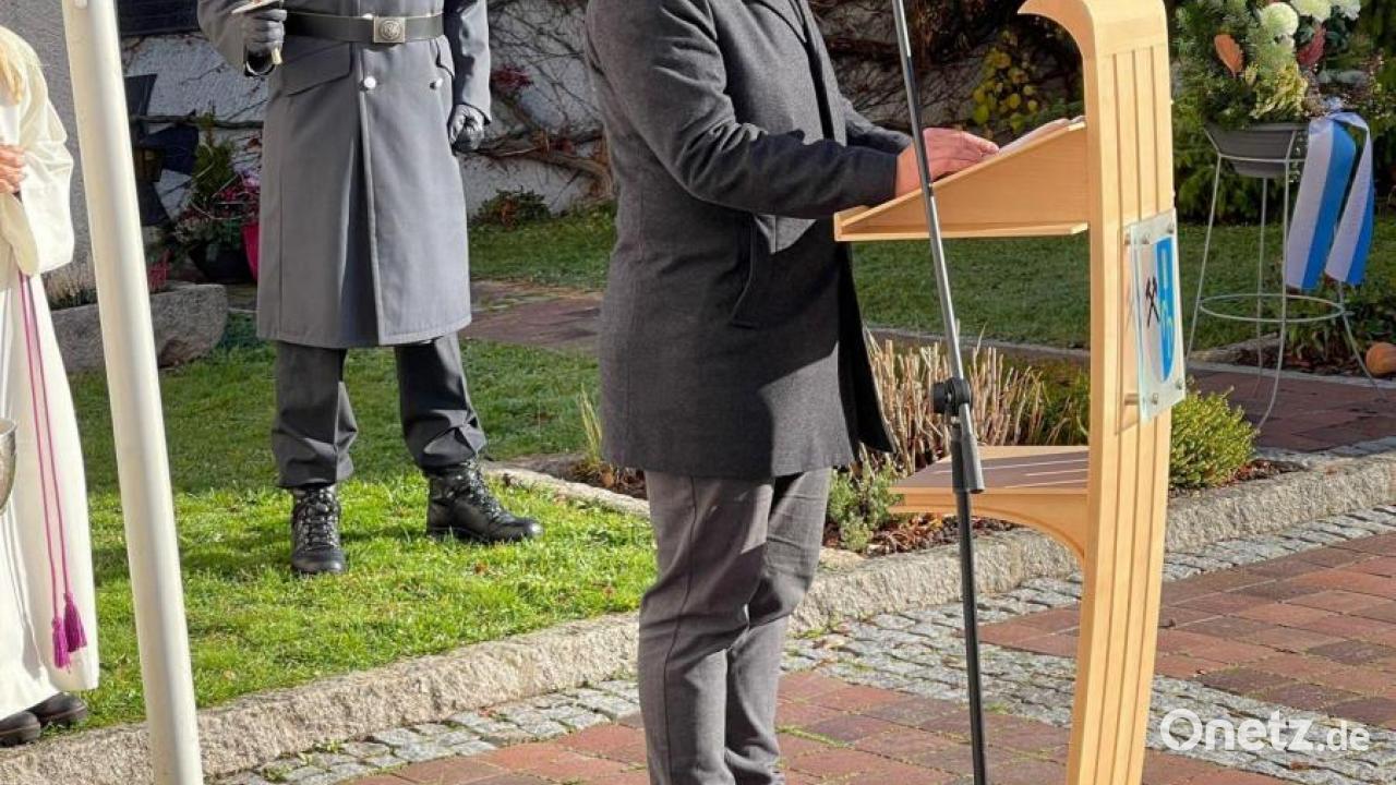 Volkstrauertag am Ehrenmal in Stulln | Onetz