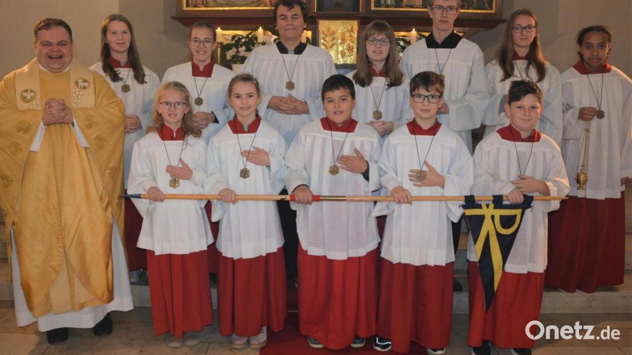 Pfarrei St. Jakob Mitterteich begrüßt und verabschiedet Ministranten | Onetz