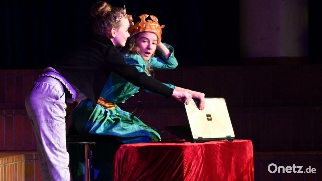 Corona mal zum Lachen: Viel Beifall für "Elly"-Theater | Onetz