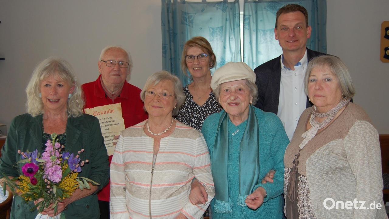 AWO Altenstadt/WN ehrt treue Mitglieder | Onetz