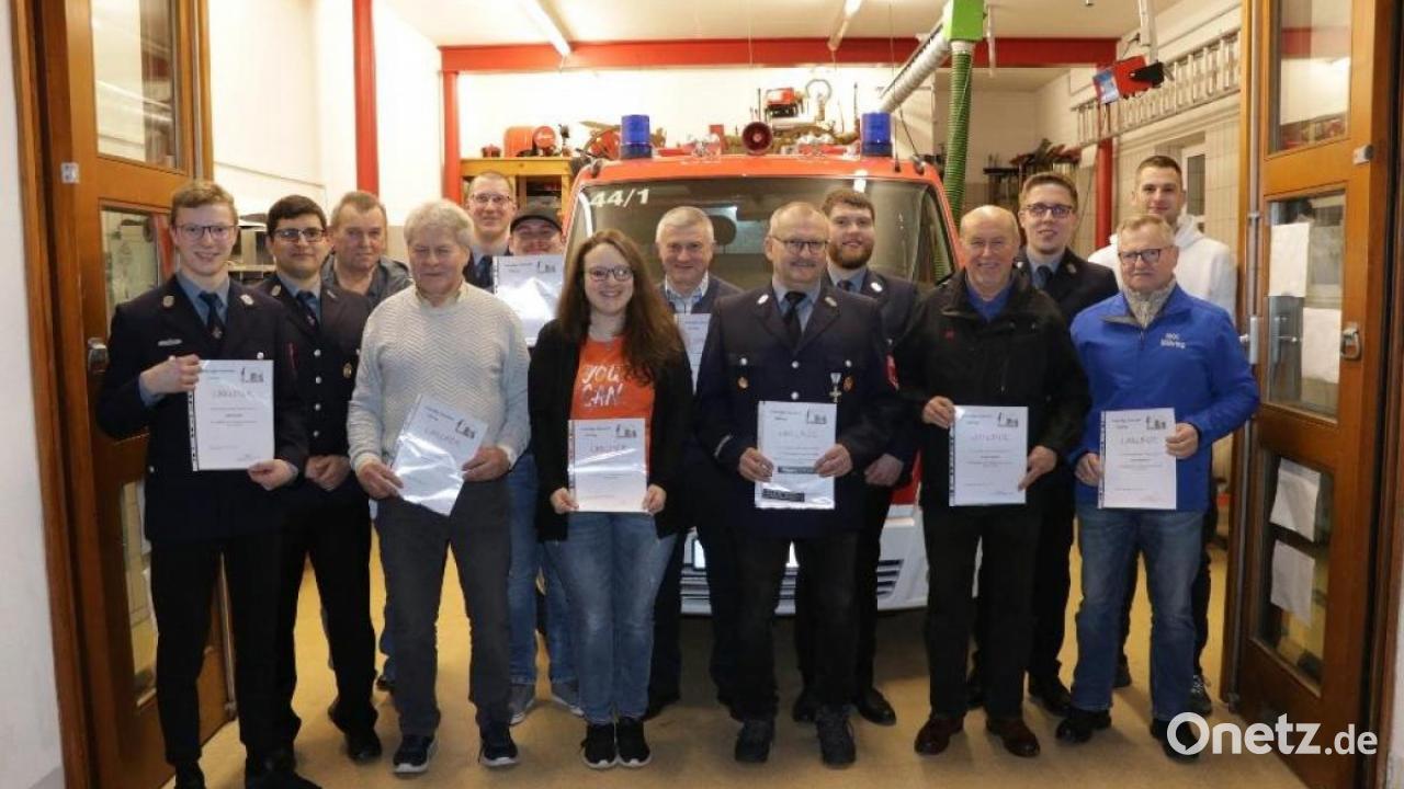 Feuerwehr Mähring ehrt langjährige Mitglieder | Onetz