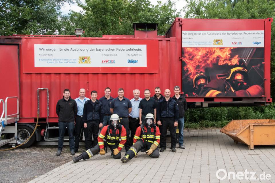 Feuerwehr übt in Vilseck: Flammen im Container | Onetz