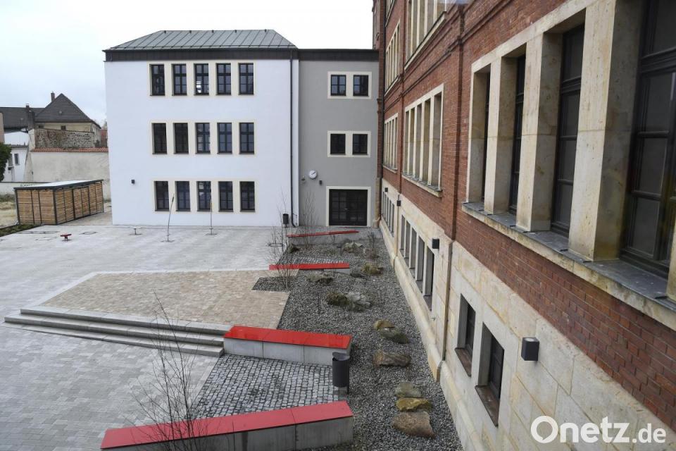 Sanierung der Wirtschaftsschule in Amberg endet mit Einweihung ohne ...